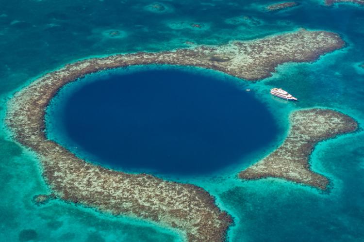 "Exploring the Depths: Newly Discovered Taam Ja' Blue Hole in Chetumal Challenges Belize's Great ...